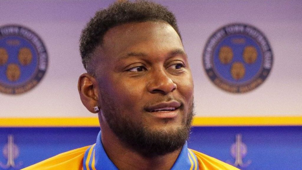 Aaron Pierre: Shrewsbury Town defender signs new one-year deal - BBC Sport