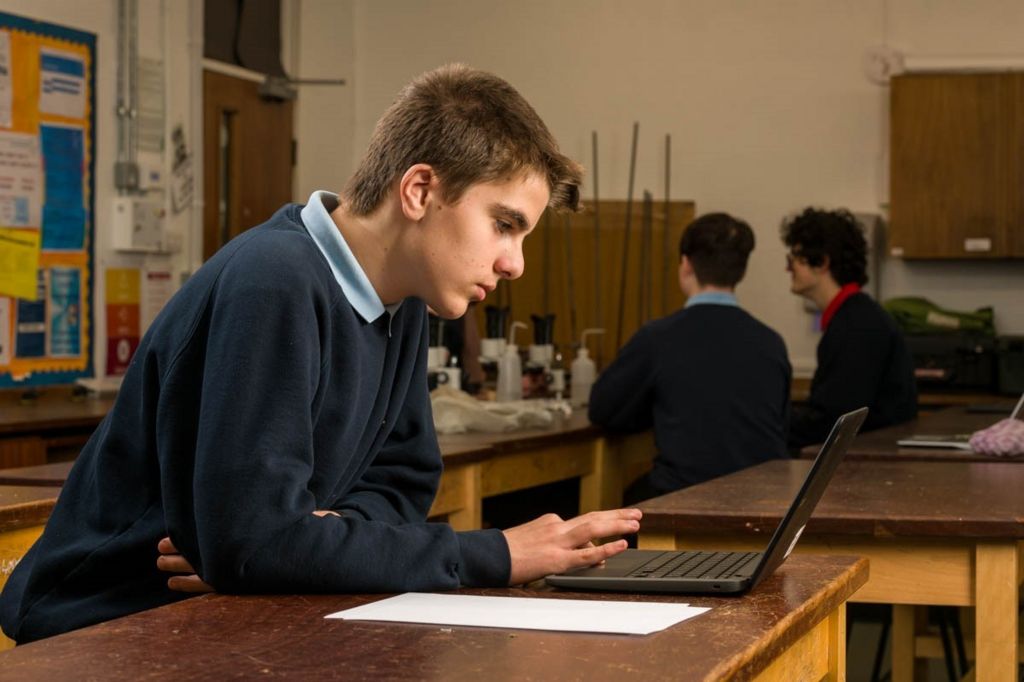 Pupil finds new way to monitor sewage pollution in waterways - BBC News