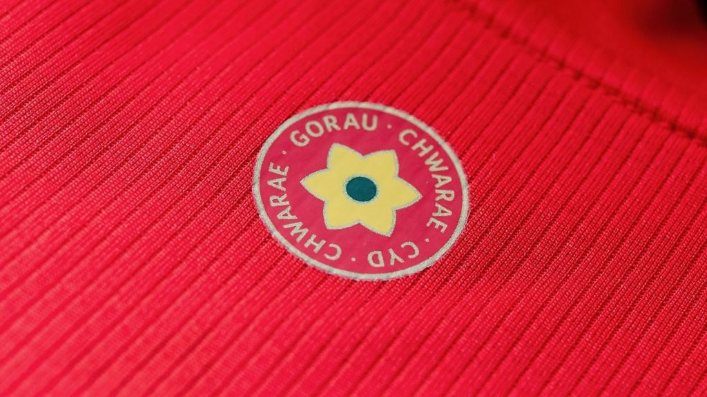 Gorau Chwarae Cyd Chwarae: Hanes arwyddair tîm pêl-droed Cymru - BBC ...