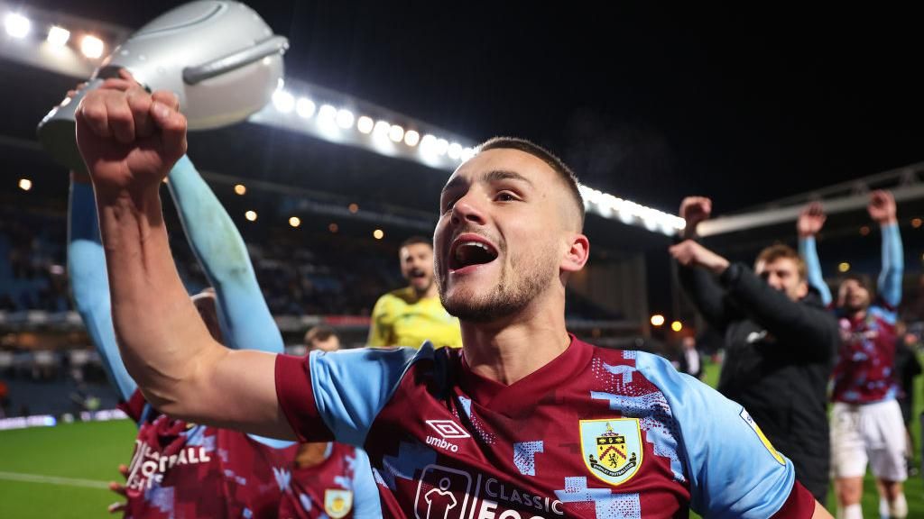 Burnley: Harwood-Bellis hails 'incredible' Kompany - BBC Sport