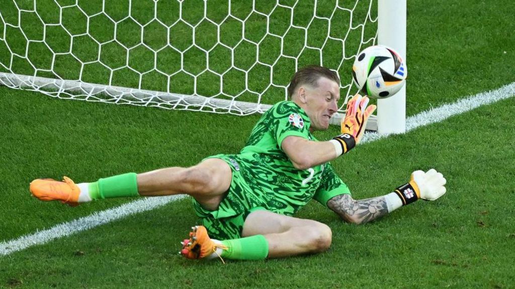 Everton news: Pickford 'a better keeper' for developing concentration ...