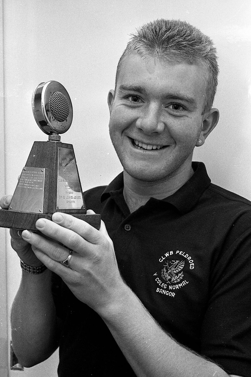 Arwyn Herald: 40 mlynedd o dynnu lluniau yn Eisteddfod yr Urdd - BBC ...