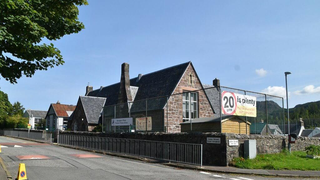 Trioblaid le togalach aig Bun-sgoil a' Phluic - Naidheachdan a' BhBC