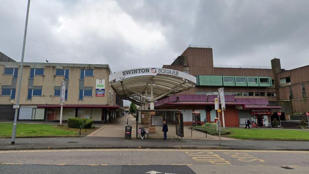 Salford: Shopping centre plan for city amid neglect concerns - BBC News