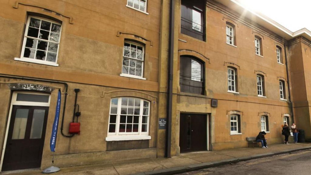 Chatham: New art degrees for Medway after UCA site closure - BBC News