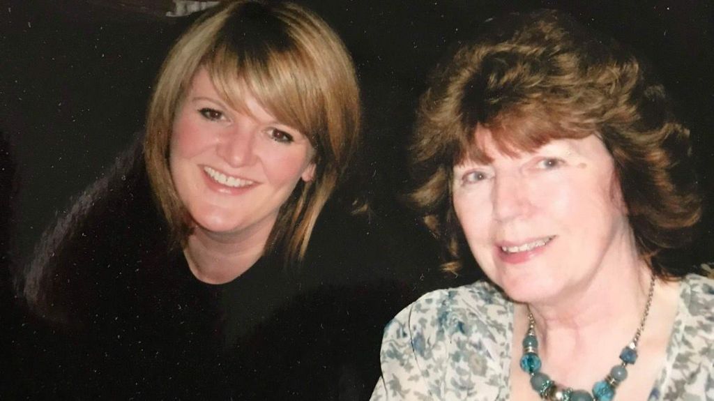 Pum munud gyda Mari Lloyd Pritchard - BBC Cymru Fyw