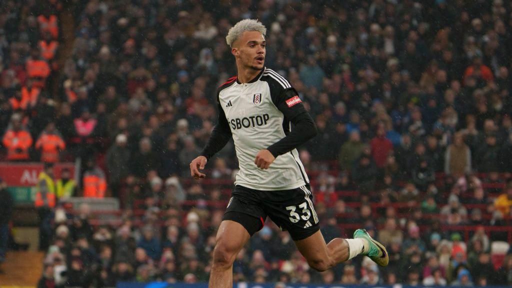 Fulham: 'Robinson stood out like a sore thumb' - BBC Sport