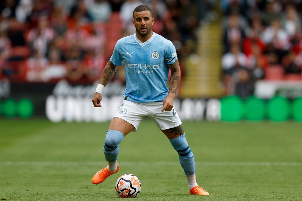Manchester City: Kyle Walker signs two-year deal - BBC Sport