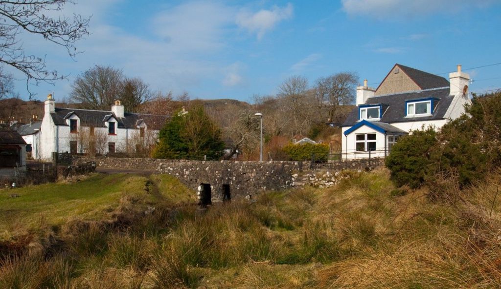 Earthquake on Mull felt like a 'car hit house' - BBC News