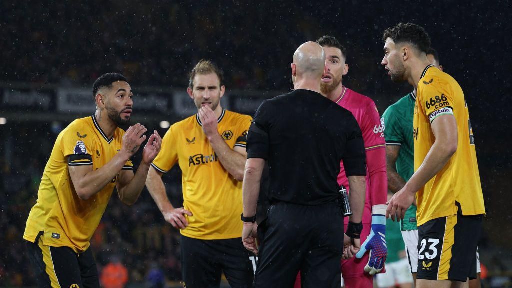 Wolves: Pat Nevin on VAR decisions going against O'Neils team - BBC Sport