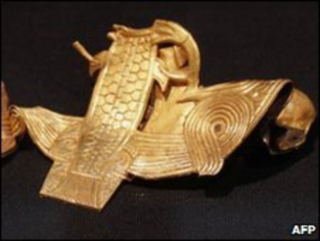 Staffordshire Hoard money paid to British Museum - BBC News