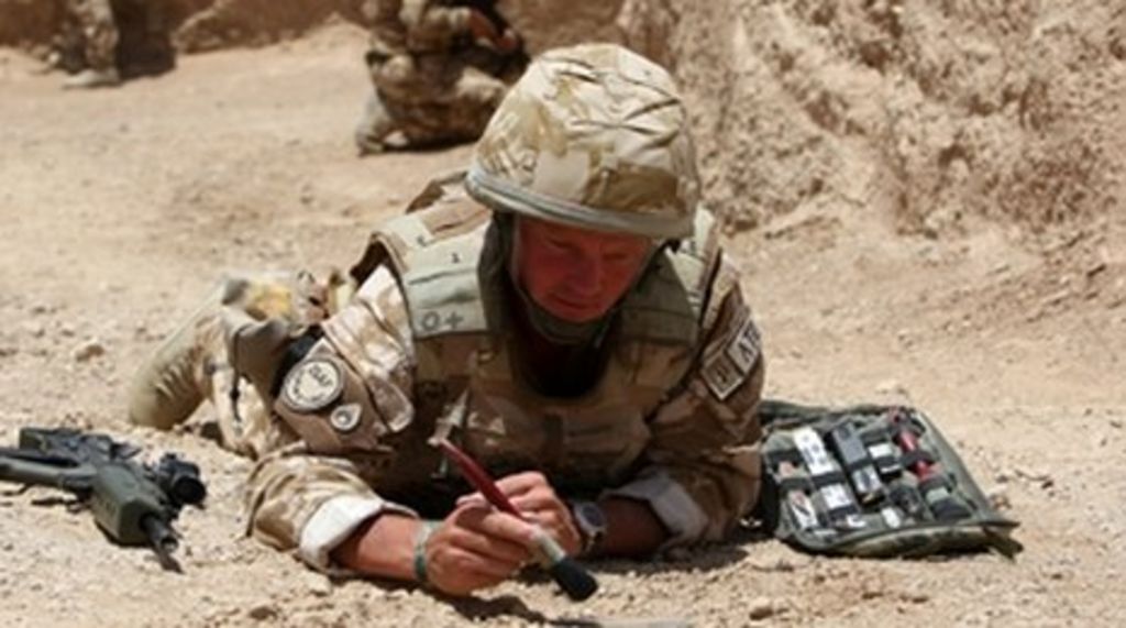 British 'Hurt Locker' soldier wins top bravery award - BBC News