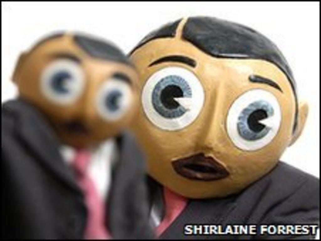Creator of Frank Sidebottom, Chris Sievey, dies - BBC News