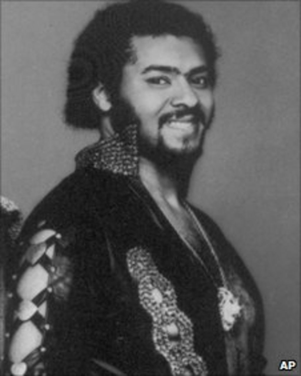 Isley Brothers bassist, Marvin Isley, dies at 56 - BBC News