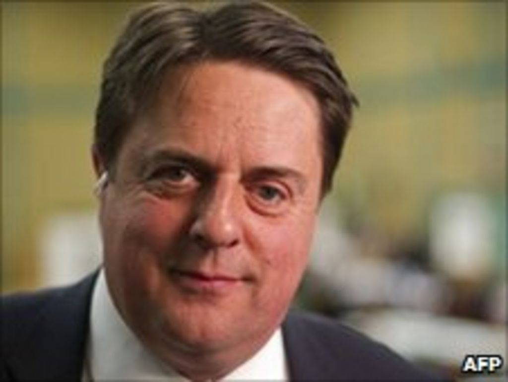 BNP leader Nick Griffin to attend Queen's garden party - BBC News
