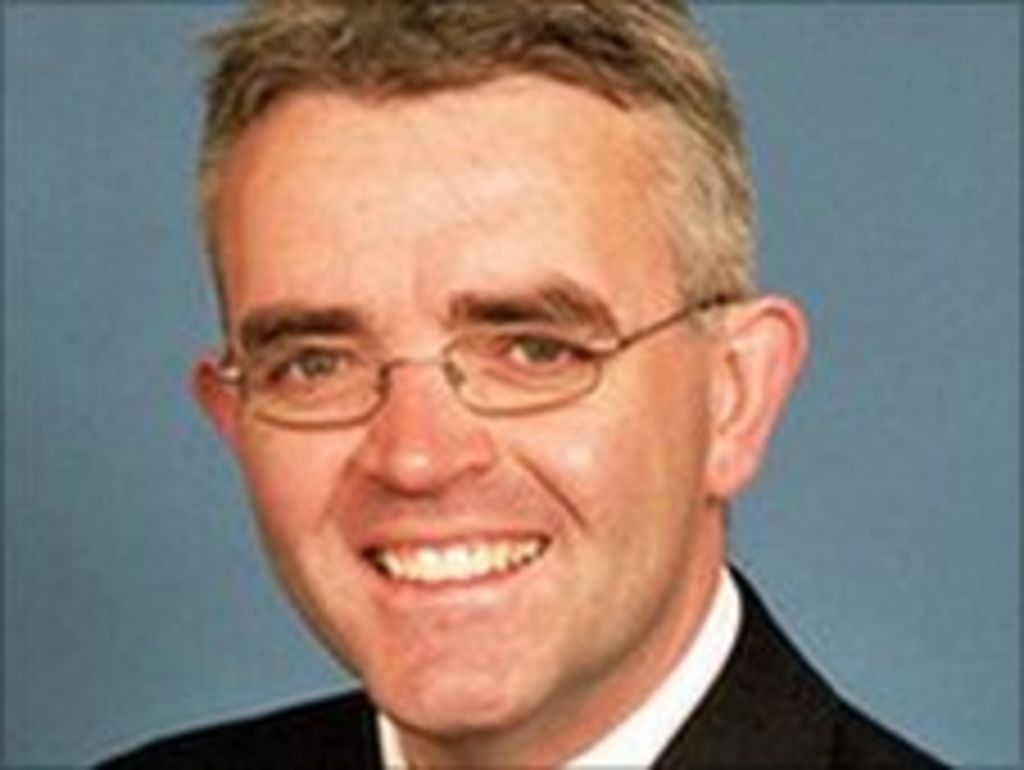 DUP's Jonathan Bell declares wife as employee - BBC News