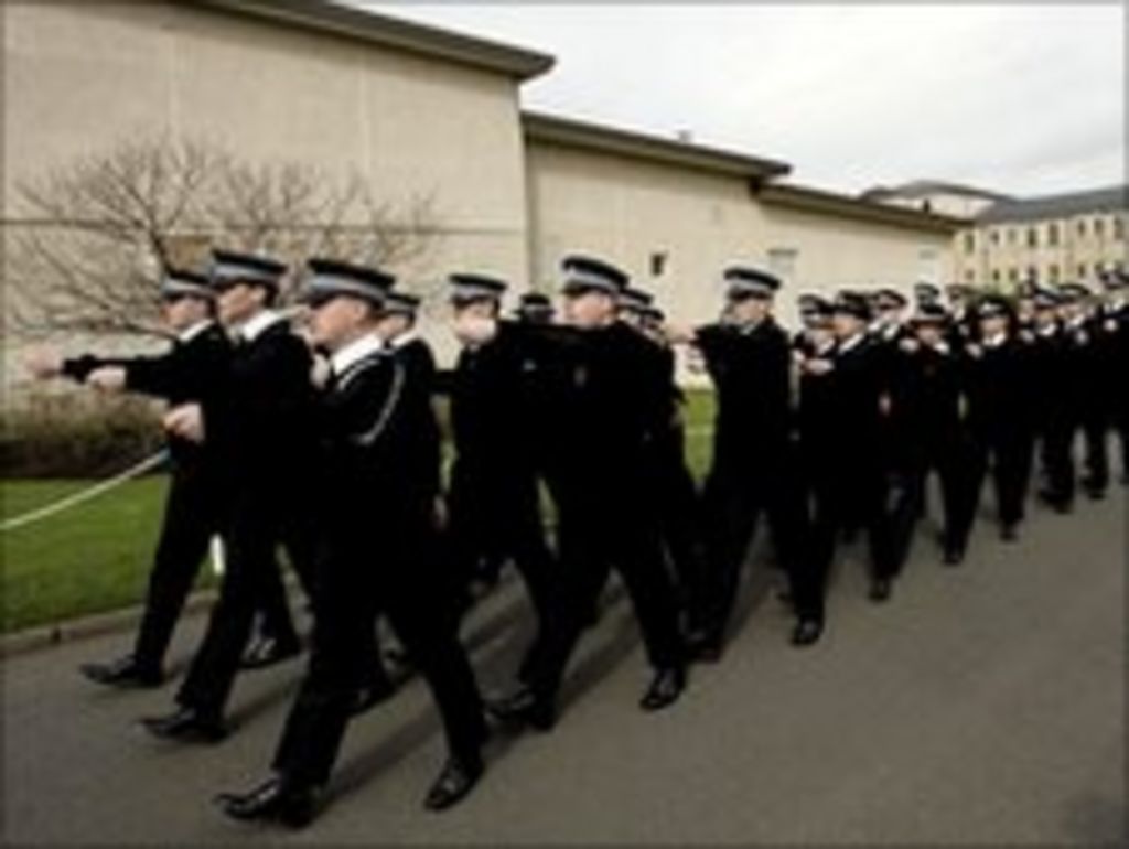 Lothian and Borders Police in 'radical' savings plan - BBC News