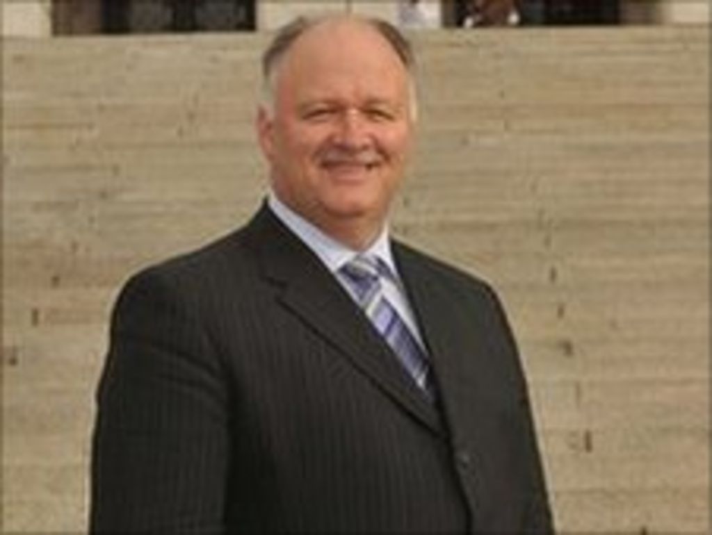 DUP MP David Simpson to stand down from assembly - BBC News