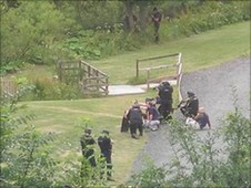 Raoul Moat stand-off - eyewitness reports from Rothbury - BBC News