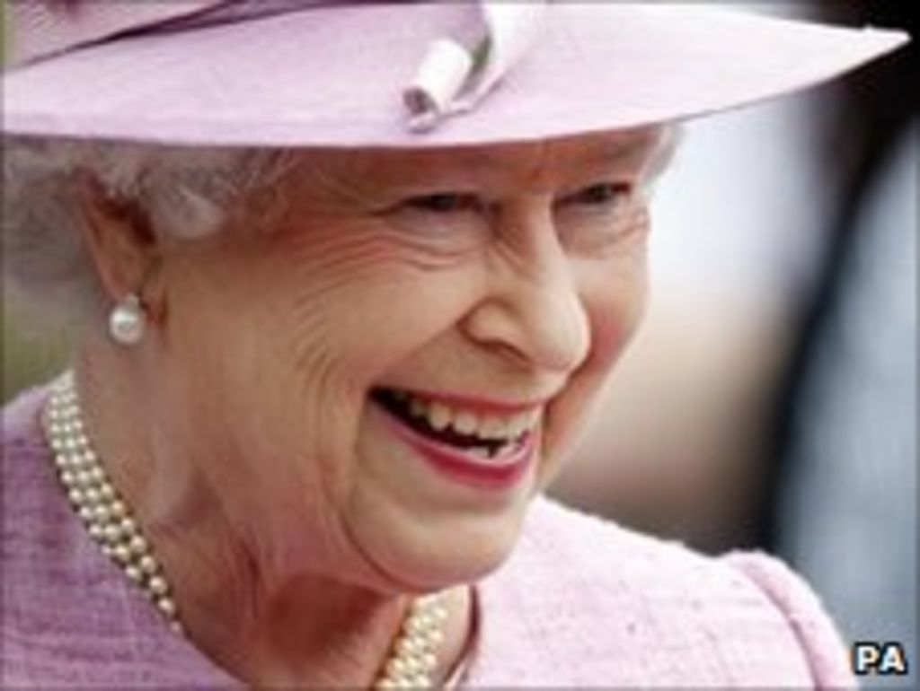 Queens Bodyguard Awarded Honour Bbc News