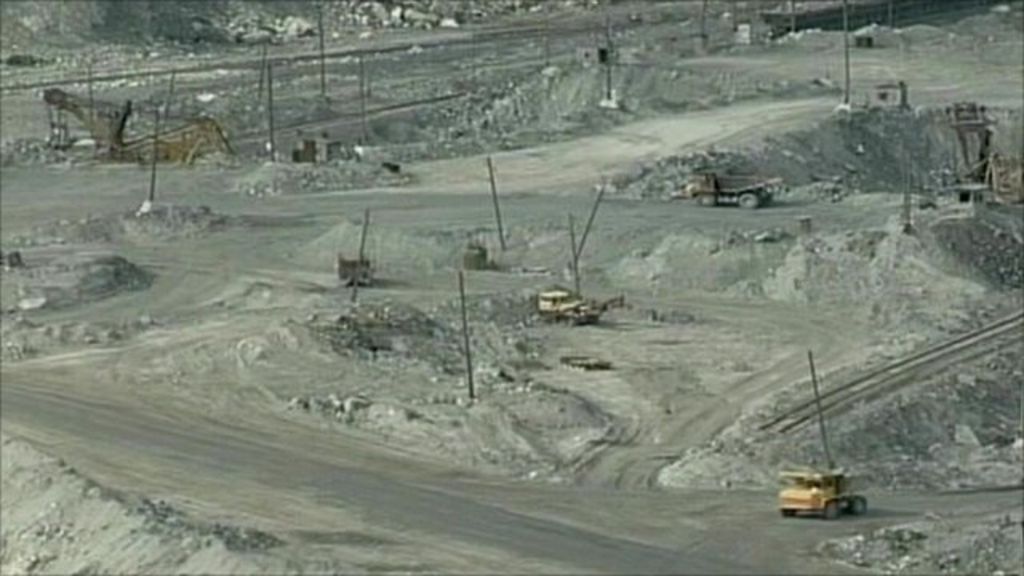 Asbestos industry still strong in Russia - BBC News