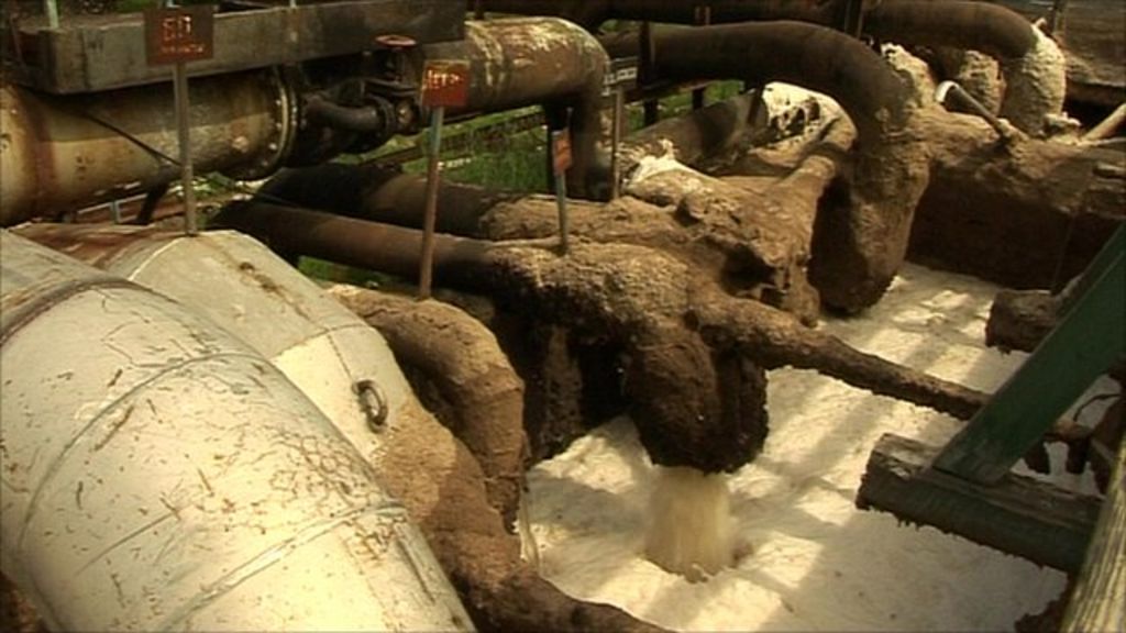 Paper mill cleaning system blamed for polluting Baikal - BBC News