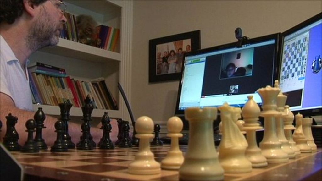 Russian chess master finds his American castle - BBC News