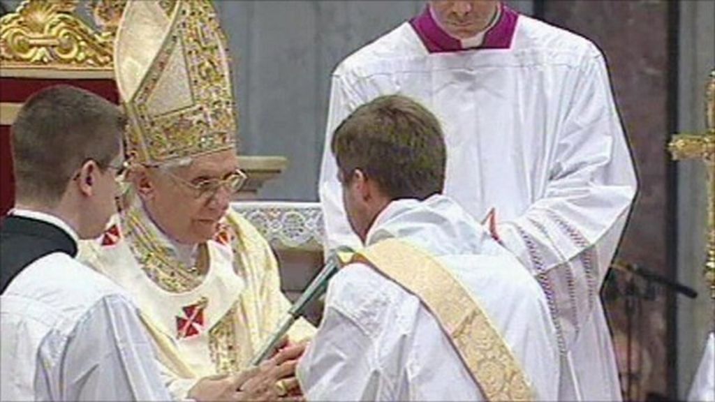 Call for Pope to rethink celibacy of Catholic priests - BBC News