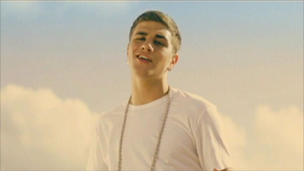 Fugative on juggling school and a music career - BBC News