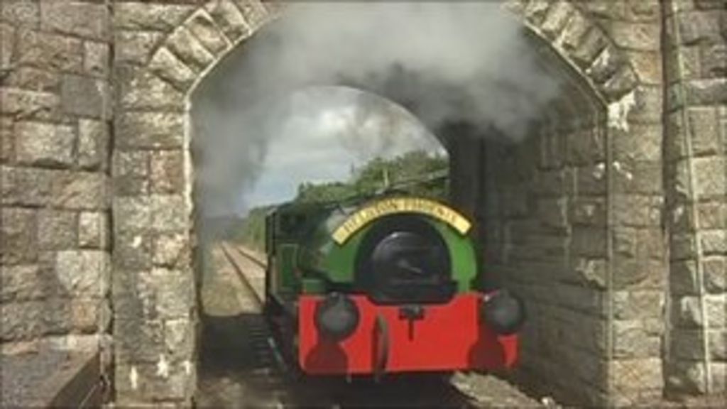 Steam train inaugurates new Cornwall branch line track - BBC News