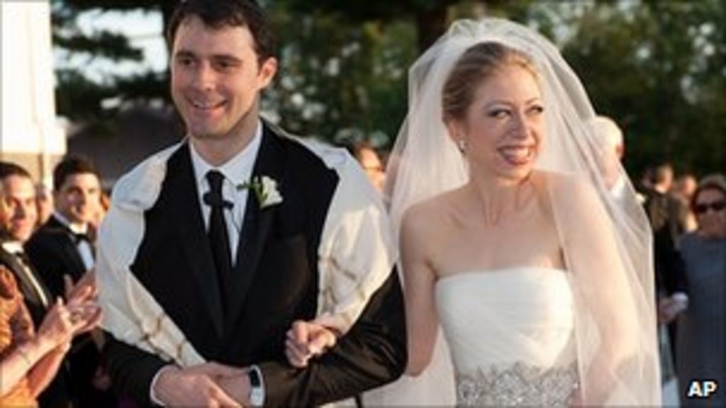 Chelsea Clinton marries Marc Mezvinsky on elite estate - BBC News