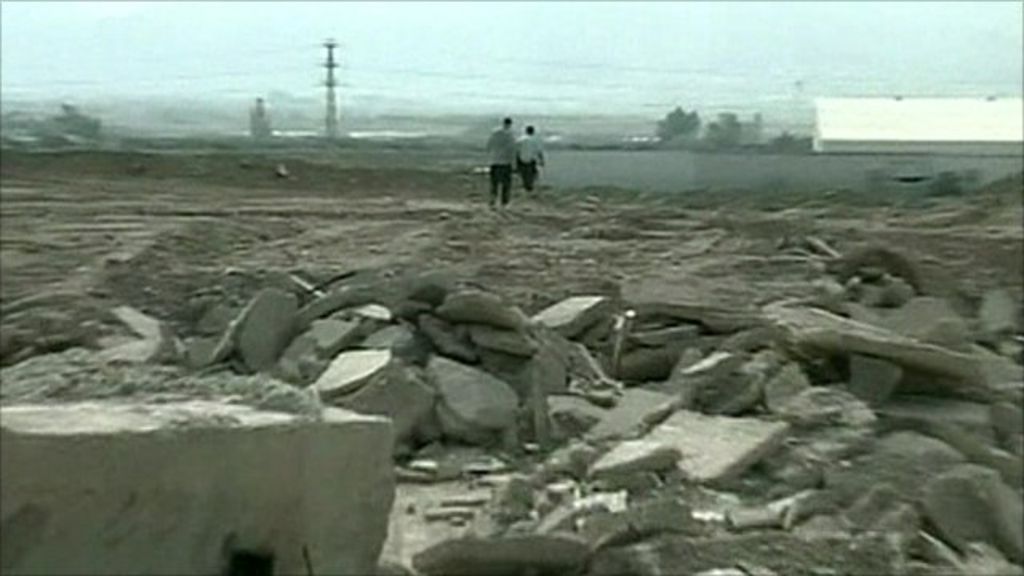 Police visit the site of the Eilat rocket attack - BBC News
