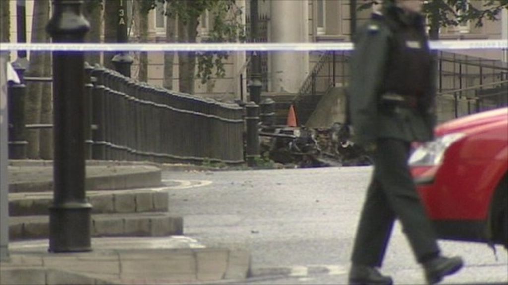 200lb of explosives in Derry car bomb - BBC News