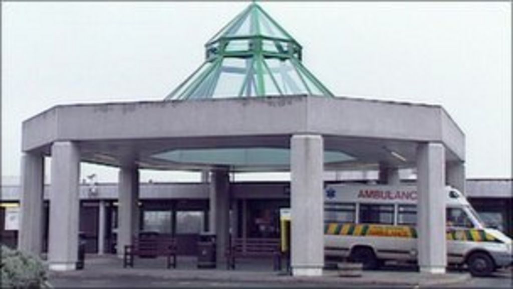 Wexham Park Hospital 'failed to protect patients' safety' - BBC News