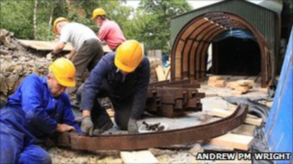 Purbeck ball clay mining museum receives EU grant - BBC News