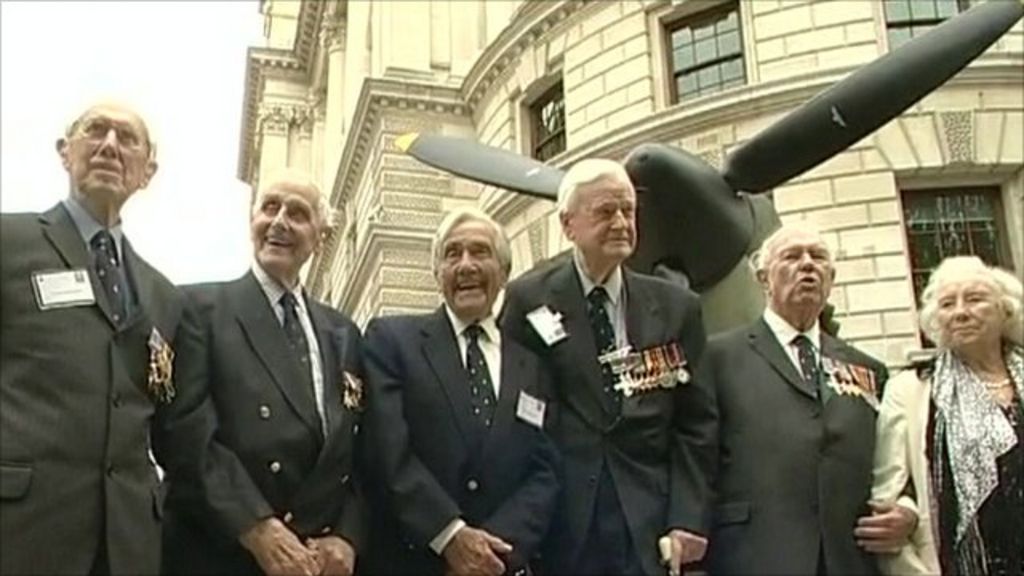London flypast marks Churchill's 'The Few' speech - BBC News