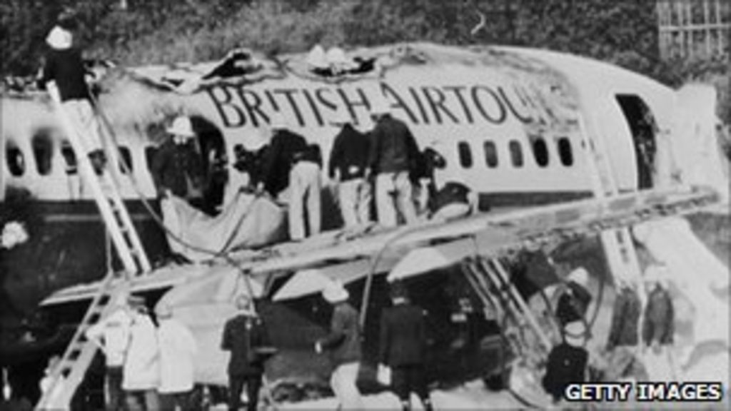 Service held to mark 1985 Manchester air disaster - BBC News