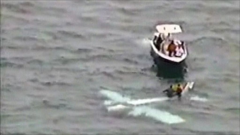 Passengers rescued from sinking plane in the Bahamas - BBC News