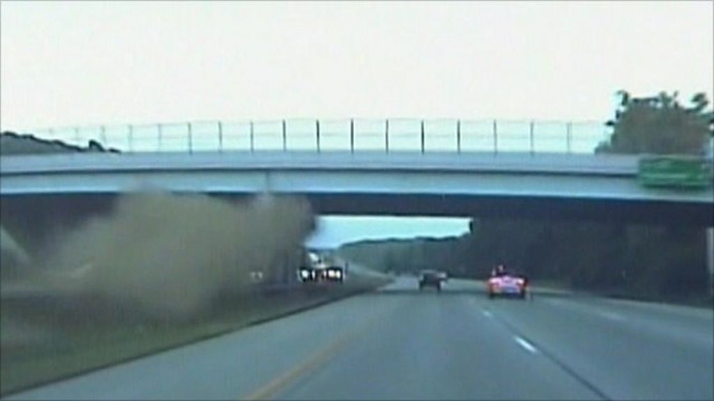 Driver survives dramatic US highway crash - BBC News