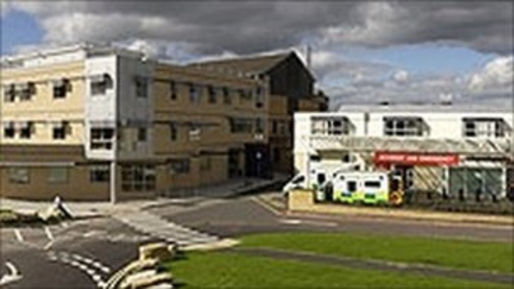 Frimley Park Hospital's £20m revamp approved by council - BBC News