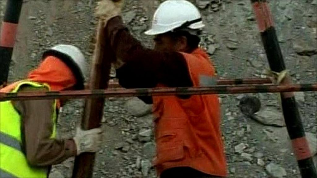 Chile miners told rescue could take three months - BBC News