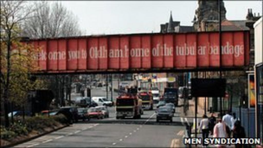 Iconic Oldham Mumps bridge to make way for tram line - BBC News