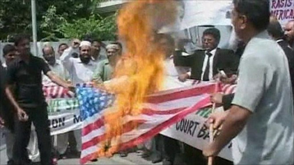 US President Barack Obama condemns Koran burning 'stunt' - BBC News