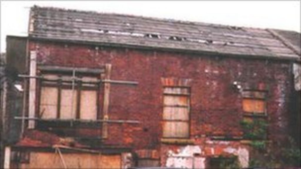 Demolition for historic First White Cloth Hall in Leeds - BBC News