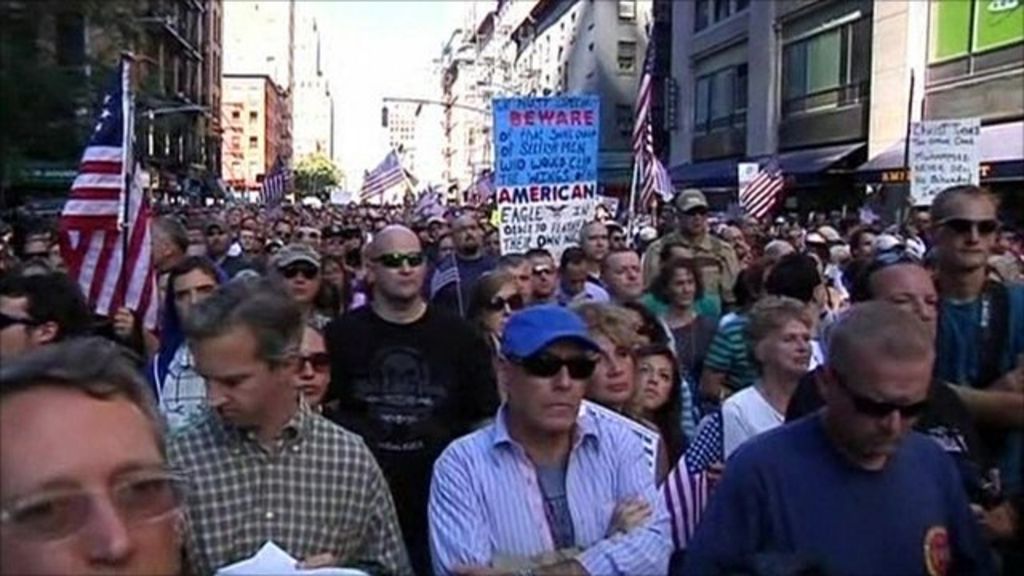 Protests mar 9/11 commemorations - BBC News