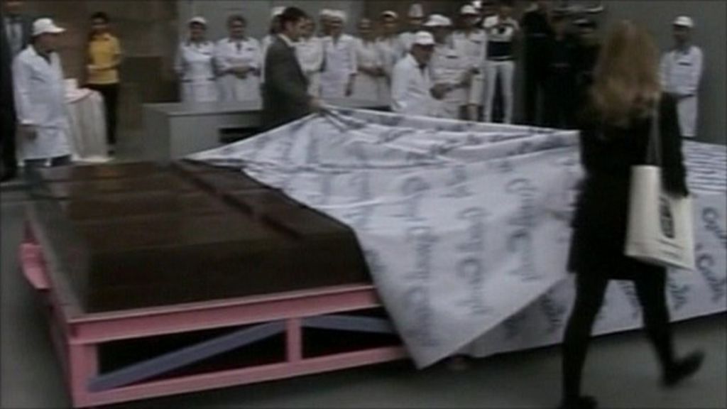 The world's largest chocolate bar is unveiled - BBC News