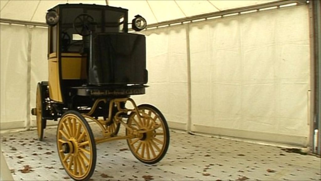 Close-up look at London's 19th century electric cabs - BBC News