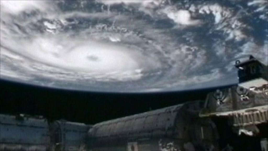 Hurricane Igor seen strengthening from space - BBC News