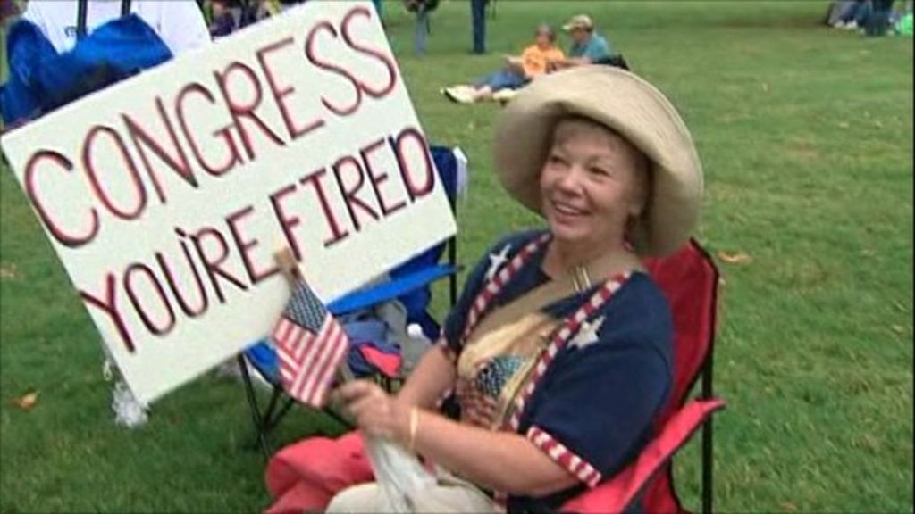 US Tea Party movement gathers momentum - BBC News