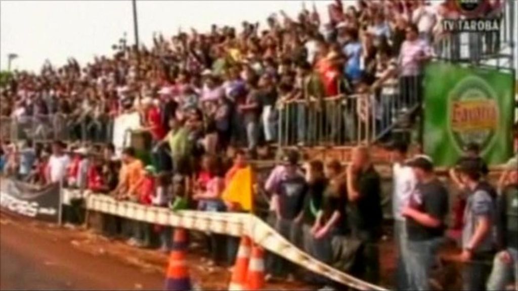 Grandstand collapses as hundreds watch race in Brazil - BBC News